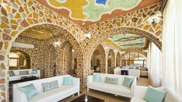 2 bares/lounges