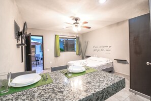 Estúdio | Opções para refeição no quarto