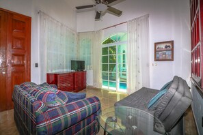 Apartamento | Sala de estar | TV de ecrã plano 