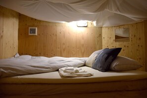 Quarto, 1 cama de casal, em edifício anexo (Capsule) | Wi-Fi de cortesia, roupa de cama