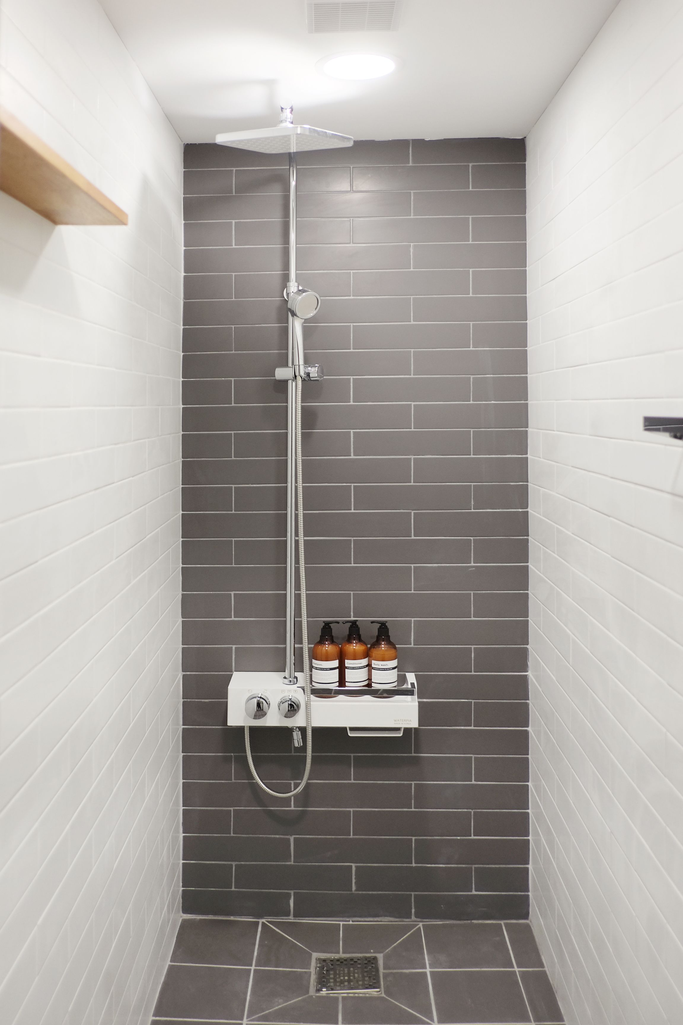 Dormitório Partilhado, apenas para homens | Duche na casa de banho
