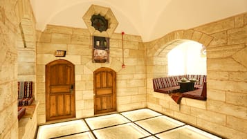 Quarto Nobre, não fumadores | Minibar, cofre no quarto, secretária