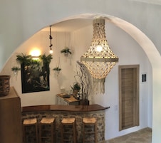 Suite Deluxe | Kitchenette privada | Uma máquina de café expresso, uma cafeteira/bule, uma chaleira elétrica