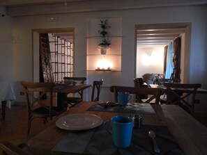 Pequeno-almoço tipo buffet diário incluído 