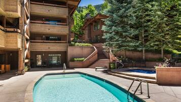 Casa geminada, 3 quartos | Piscina | Piscina externa