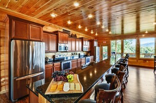 Cabine, vários quartos | Cozinha privada | Uma cafeteira/bule, um frigorífico, um forno, uma torradeira 