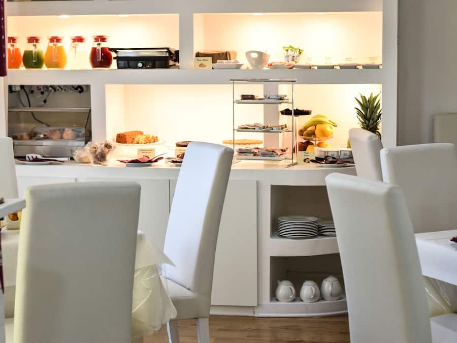 Café da manhã com buffet todos os dias (EUR 8 por pessoa)