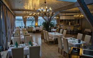 Café da manhã com buffet grátis todos os dias