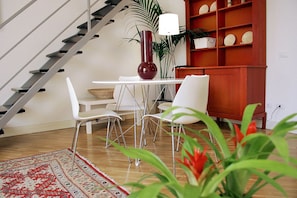 Apartamento superior (Circe) | Área de estar | TV de tela plana