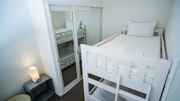 Deep Tracks Condo 3 Bedroom | Cofres nos quartos, quartos à prova de som