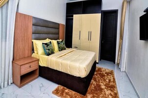 Cofre no quarto, secretária 