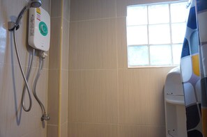 Quarto Duplo Superior | Duche na casa de banho