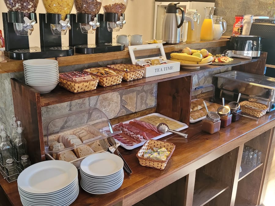 Pequeno-almoço continental diário (15 EUR por pessoa)