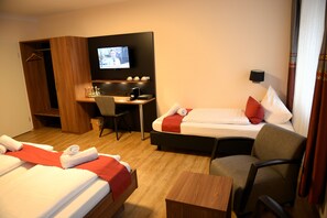 Cofre no quarto, secretária, camas desdobráveis, Wi-fi grátis 