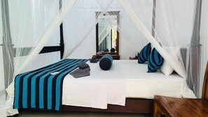 Quarto casal luxo | Escrivaninha, quartos à prova de som, ferros/tábuas de passar roupa