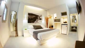 1 quarto, cofre com capacidade para portátil, secretária