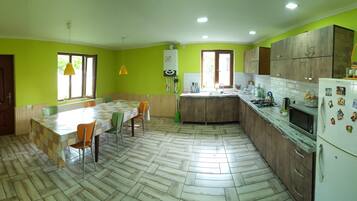 Pequeno-almoço inglês diário (20 GEL por pessoa)