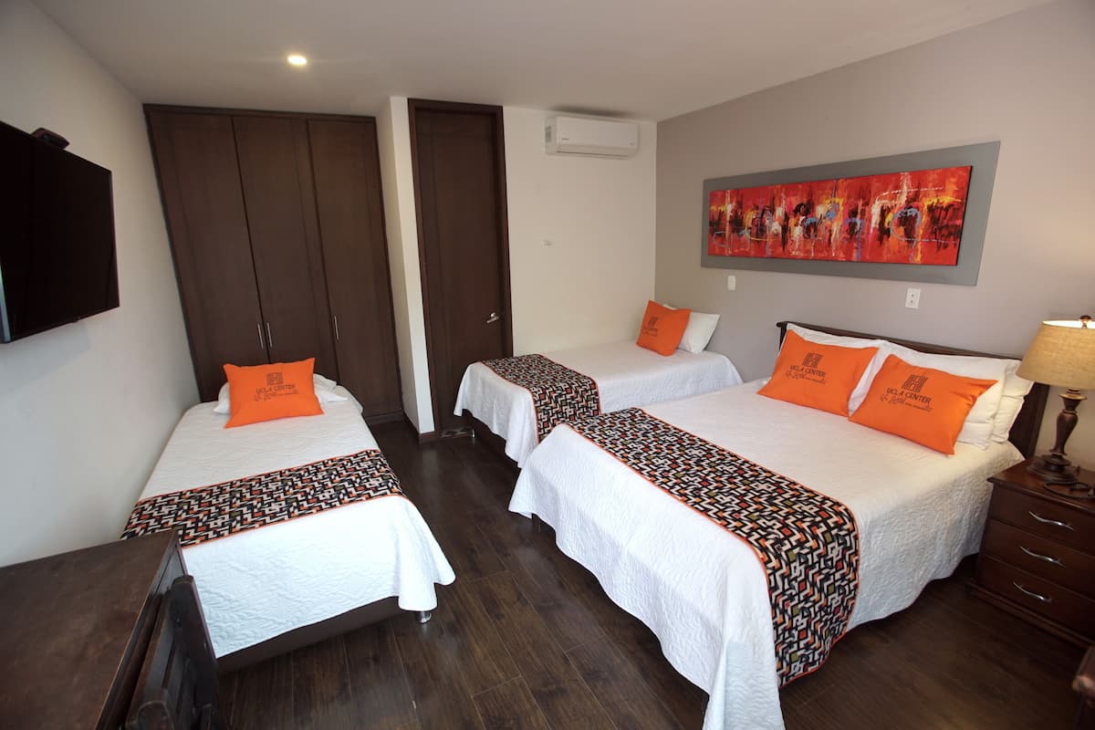 Frigobar, cofres nos quartos, escrivaninha, Wi-Fi de cortesia