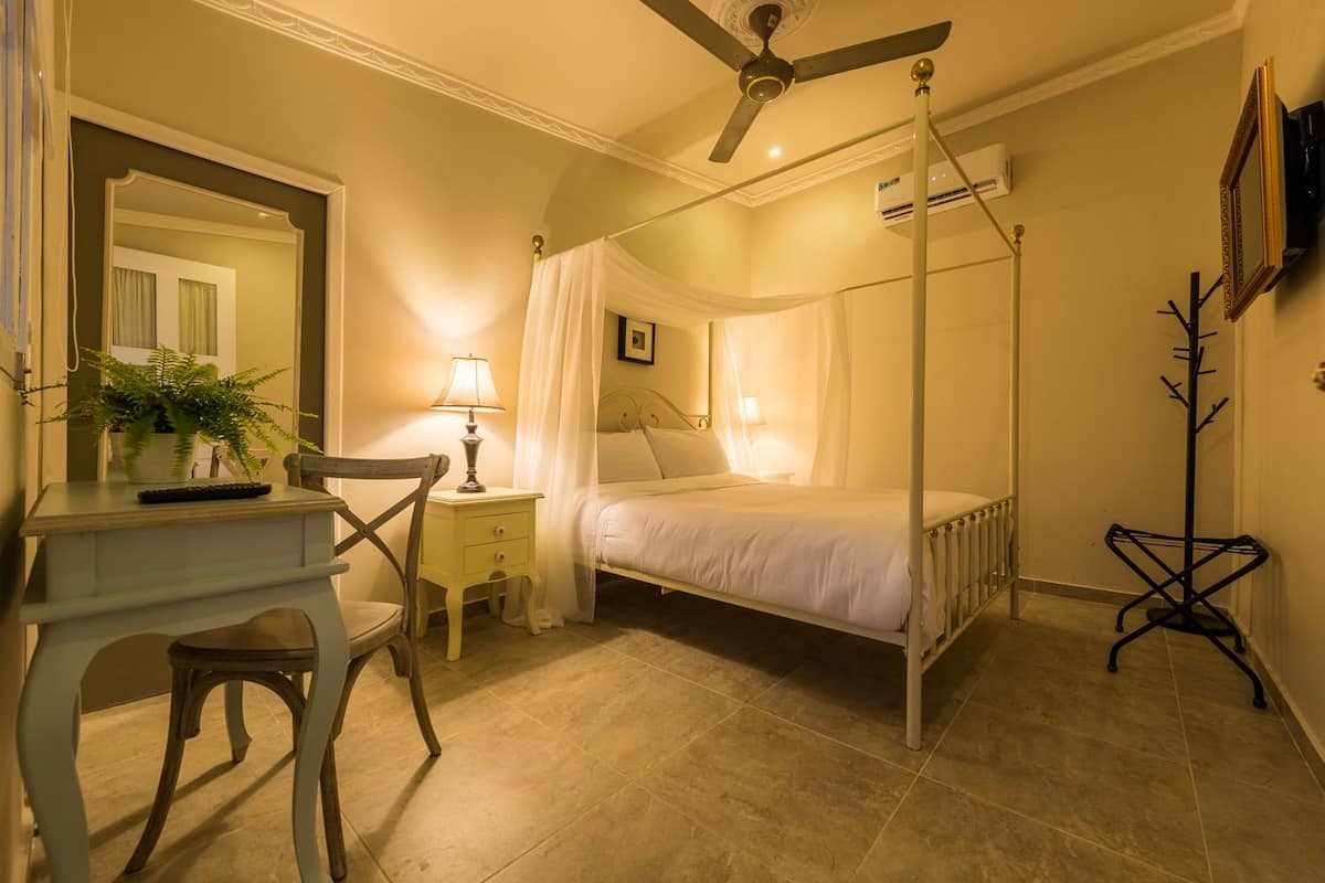 Quarto standard, 1 cama Queen | 1 quarto, cofres nos quartos, escrivaninha, quartos à prova de som
