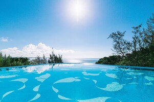 Piscina exterior sazonal 