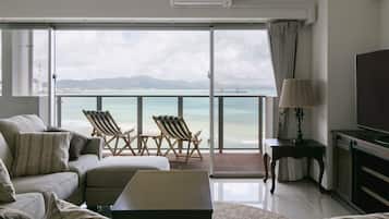 1 quarto, secretária, cortinas/cortinados opacos