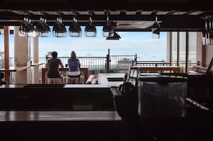 Bar à beira da piscina