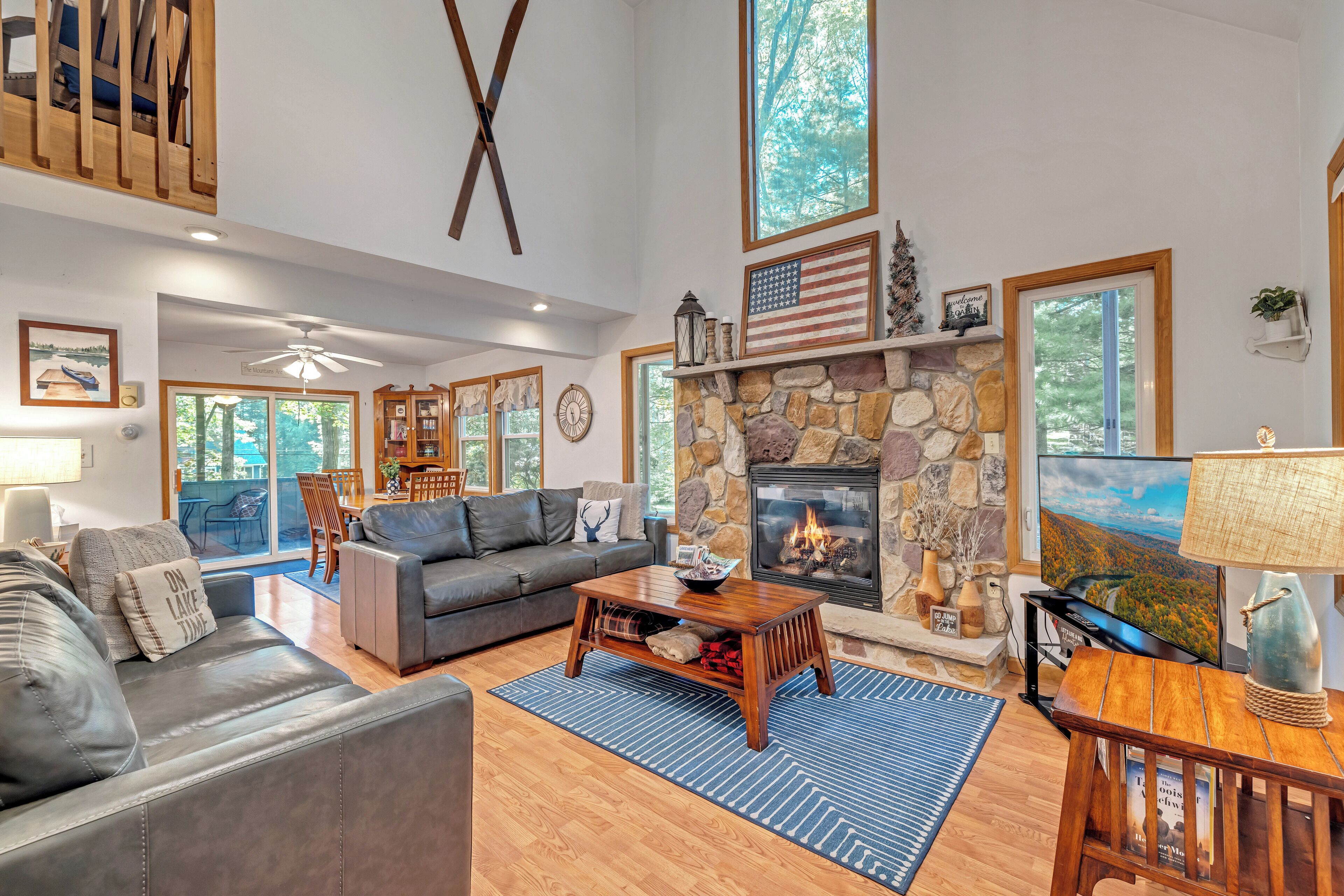 Lake Harmony Home With 4 Bdrms.  Hot Tub, Linens Included, Great Location. - Lake Harmony, PA