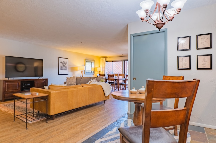 Perfect Location In Heart Of Breck, Base Of Peak 9, Walking Distance To Main St - Summit County, CO