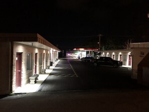 Fachada do alojamento (tarde/noite)