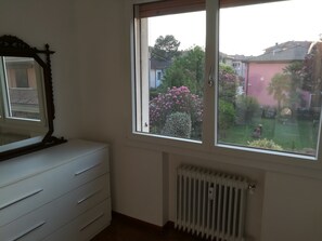 Quarto solteiro standard, banheiro compartilhado | Comodidades do quarto