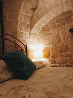 Apartamento família, 2 quartos, terraço | Escrivaninha, quartos à prova de som, ferros/tábuas de passar roupa