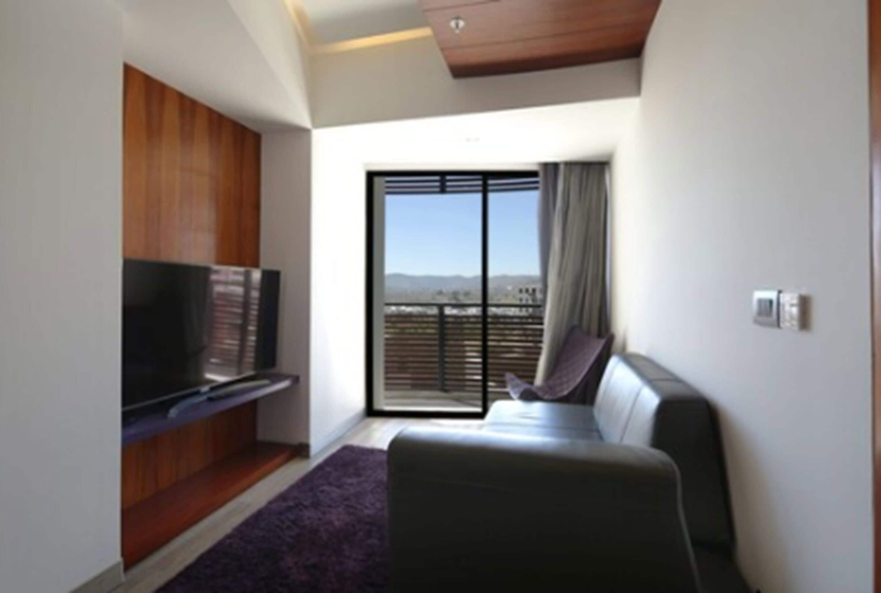 Grand Deluxe 2 King Beds, Non smoking | Edredões de penas, cofre no quarto, secretária, ferro/tábua de engomar 