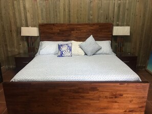 Quarto Duplo Deluxe, 1 cama king-size, não fumadores, vista para a lagoa | Ferro/tábua de engomar, roupa de cama fornecida 
