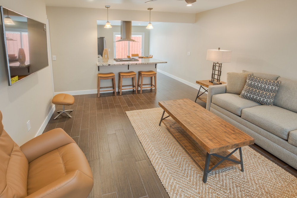 Room For Everyone, Block From The Beach - Pismo Beach, CA