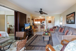 Maui steps from the beach! Remodeled, well appointed.*Hono Kai B9 ...