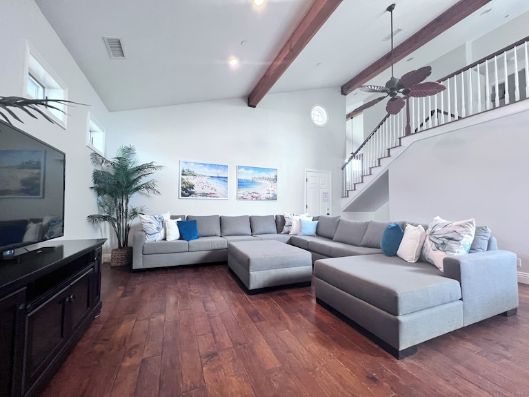 Fantastic Upgraded Home: 3 Ensuites, Pool/jacuzzi! - 普安那公園