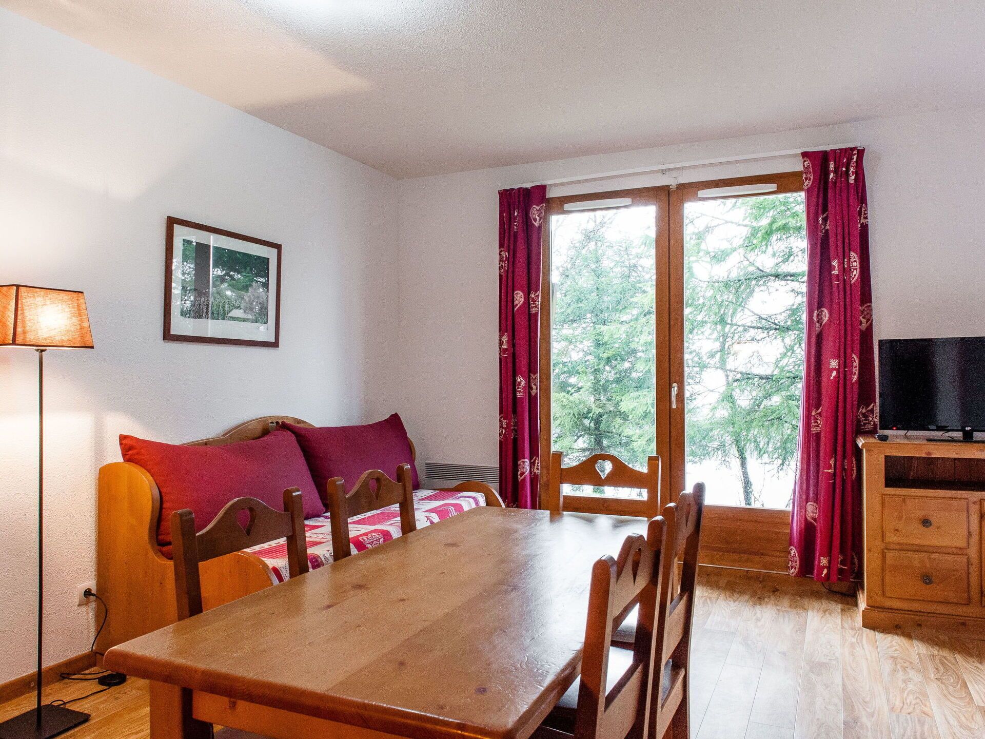 Confortable Appartement Pour 8 Personnes Avec Piscine, Internet, Tv, Balcon Et Animaux Admis - Super-Besse
