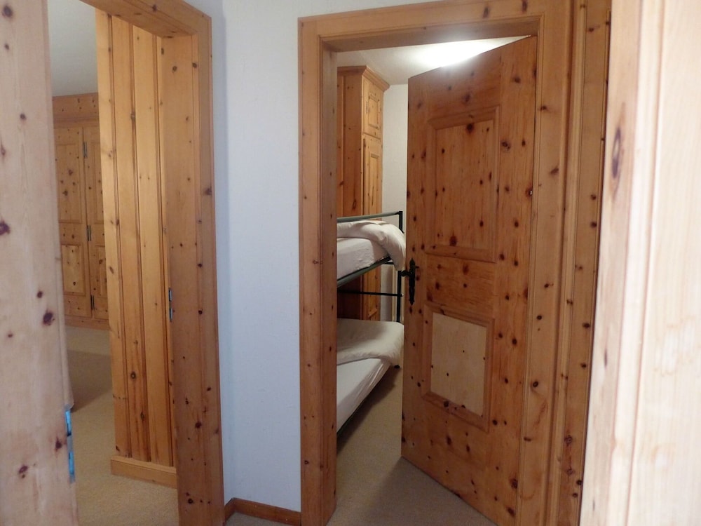 Bel Appartement Pour 4 Personnes Avec Wifi, Tv, Balcon Et Parking - Saint-Moritz
