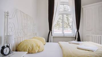 Quarto casal standard | Individualmente decorados, individualmente mobiliados, escrivaninha