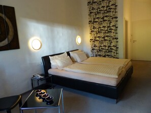 Minibar, cofre no quarto, secretária