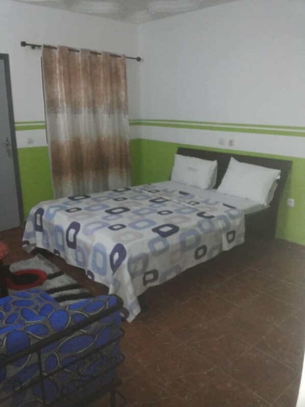 Wi-fi grátis, roupa de cama fornecida