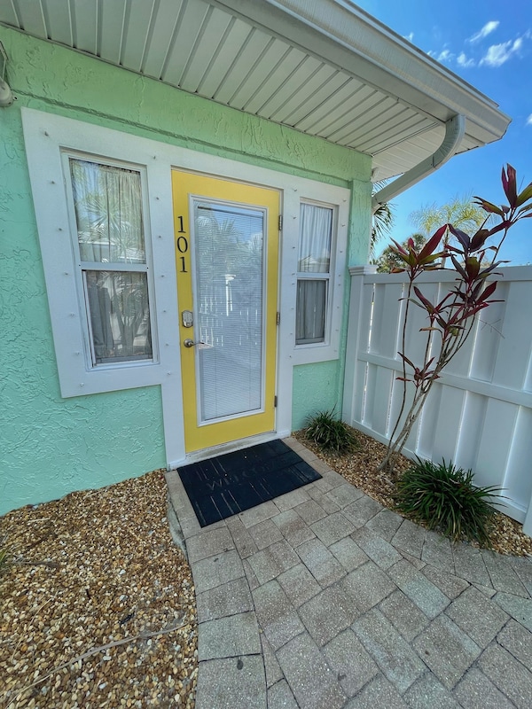 1br Cozy Cottage W\/ Pool, Just 3 Min Walk To Beach! - Jetty Park, Port Canaveral