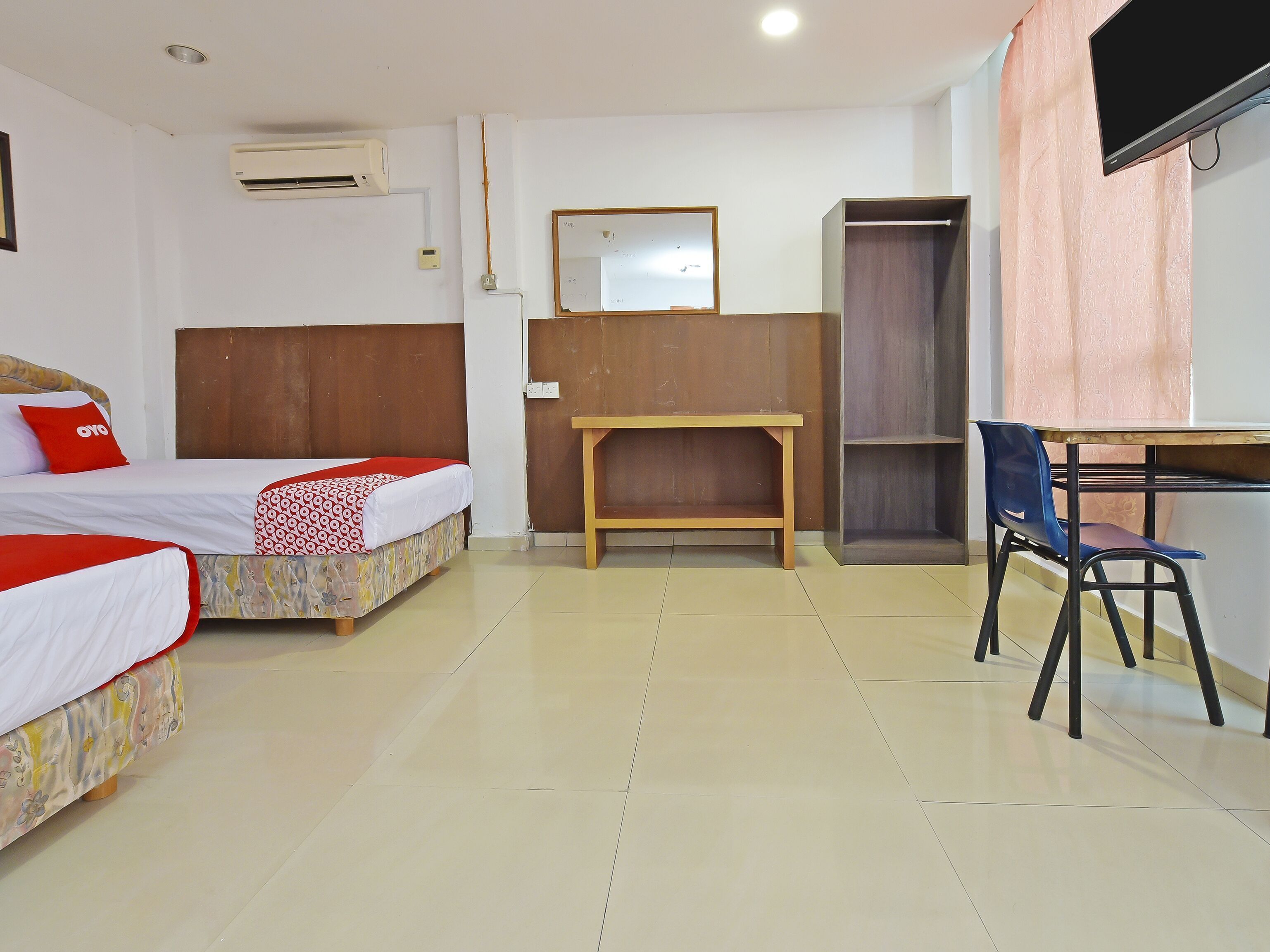 Secretária, Wi-fi grátis, roupa de cama fornecida 