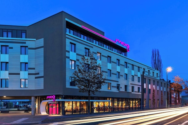 Moxy Duesseldorf South - Düsseldorf
