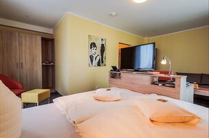 Roupas de cama antialérgicas, escrivaninha, Wi-Fi de cortesia