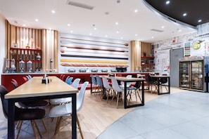 Pequeno-almoço tipo buffet diário (25 CNY por pessoa)