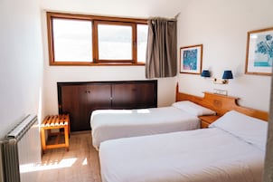 Berço de viagem, Wi-fi grátis, roupa de cama fornecida 