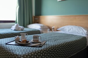 Quarto Twin | Minibar, cofre no quarto, secretária, quartos insonorizados 