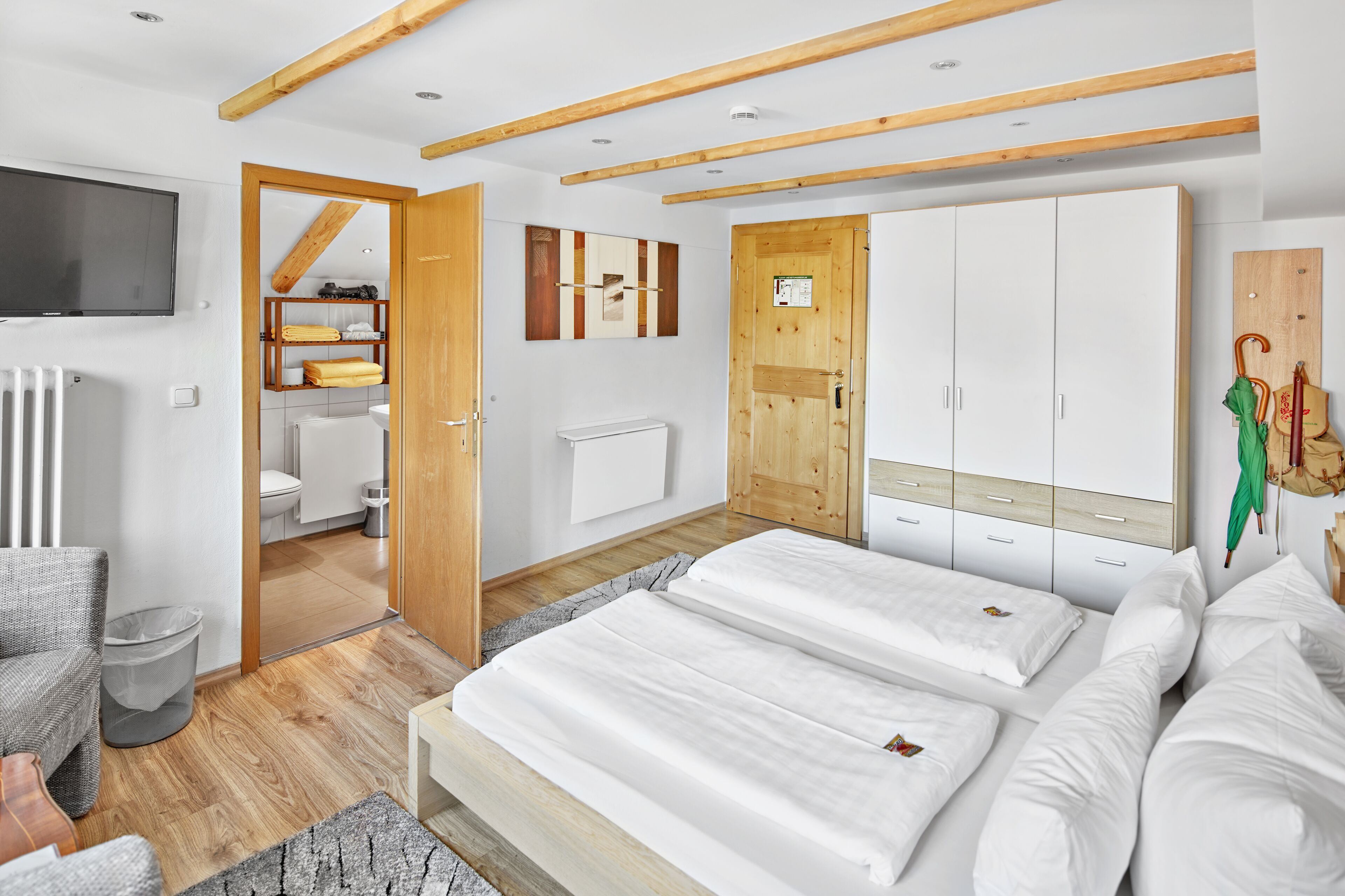Quarto casal | Roupas de cama antialérgicas, frigobar, escrivaninha, cortinas blackout