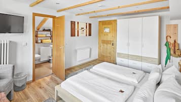 Quarto casal | Roupas de cama antialérgicas, frigobar, escrivaninha, cortinas blackout